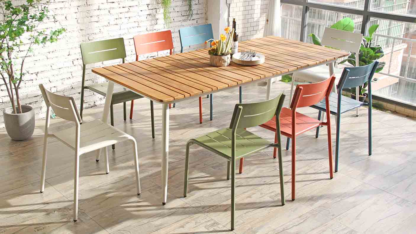 Colorful Outdoor Dining Tables And Chairs Create A Beautiful Outdoor ...